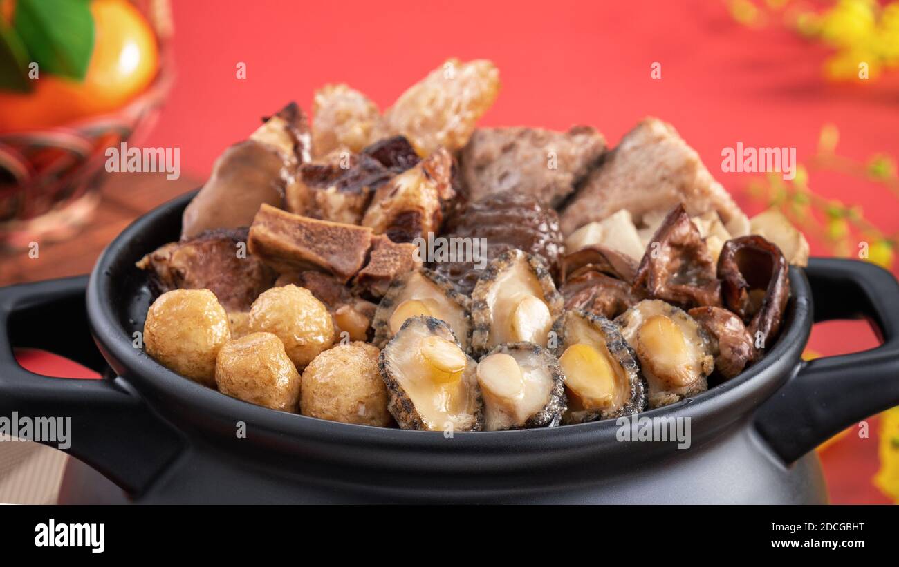 Traditional food of Chinese lunar new year, Buddha jumps over the wall ...