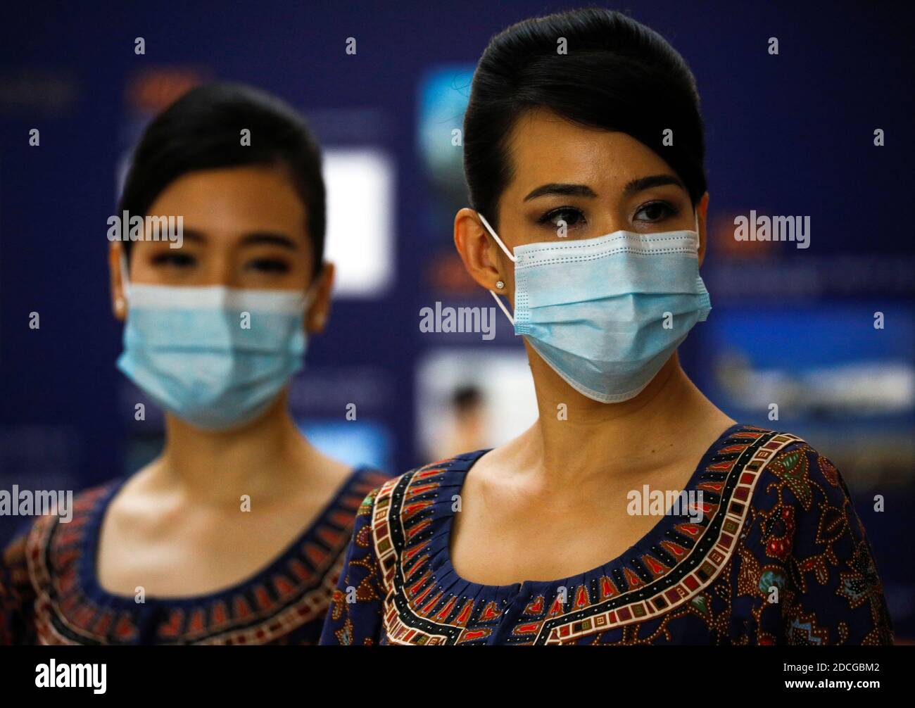 Singapore airlines flight crew hi-res stock photography and images - Alamy