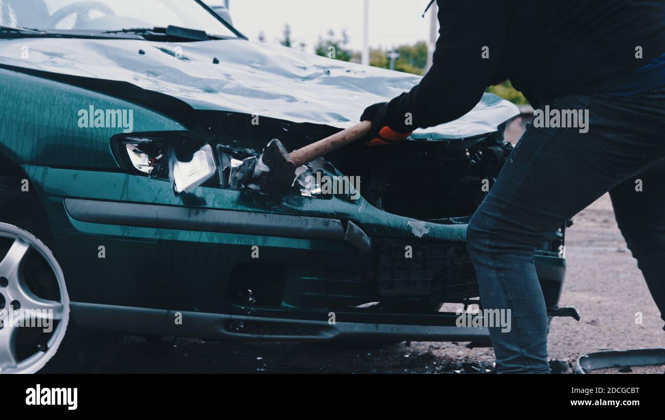 Car breaking lights hi-res stock photography and images - Alamy