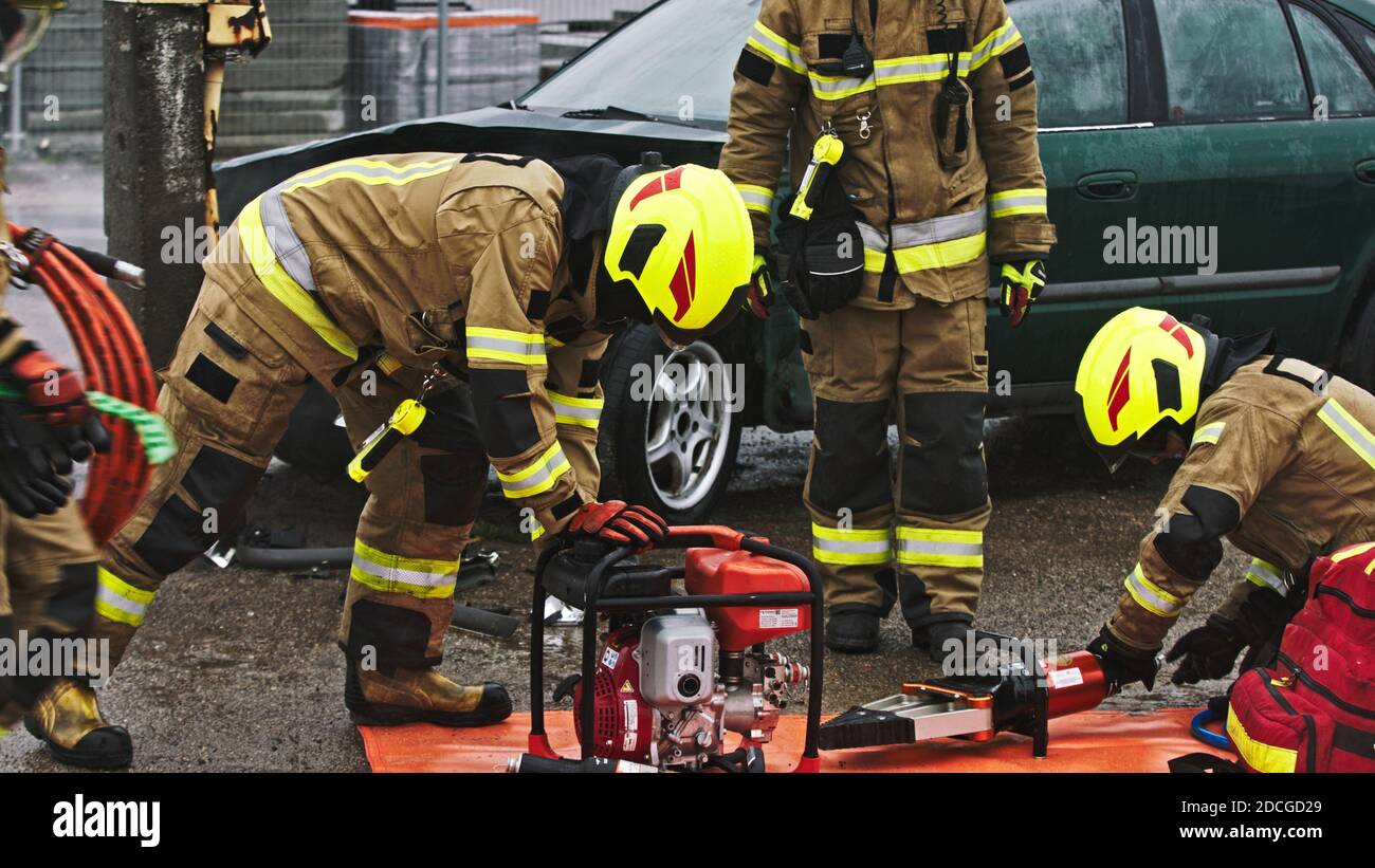 Firefighters at accident scene hi-res stock photography and images - Alamy