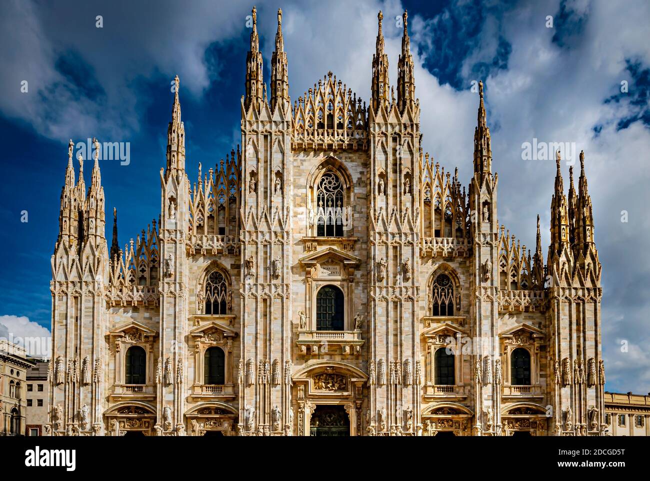 Milano people panoramic hi-res stock photography and images - Alamy