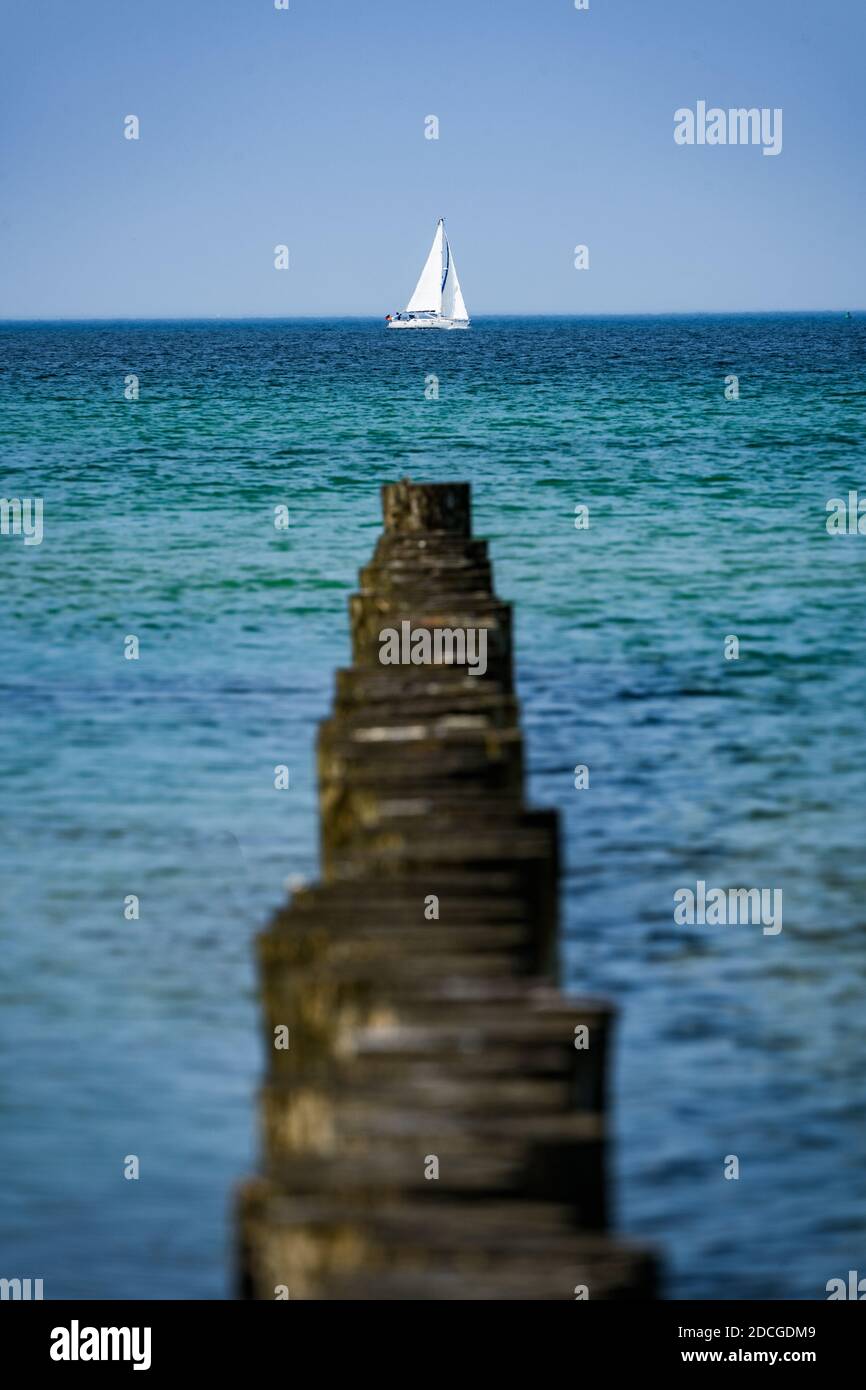 yacht in the sea at the end of the pier Stock Photo - Alamy