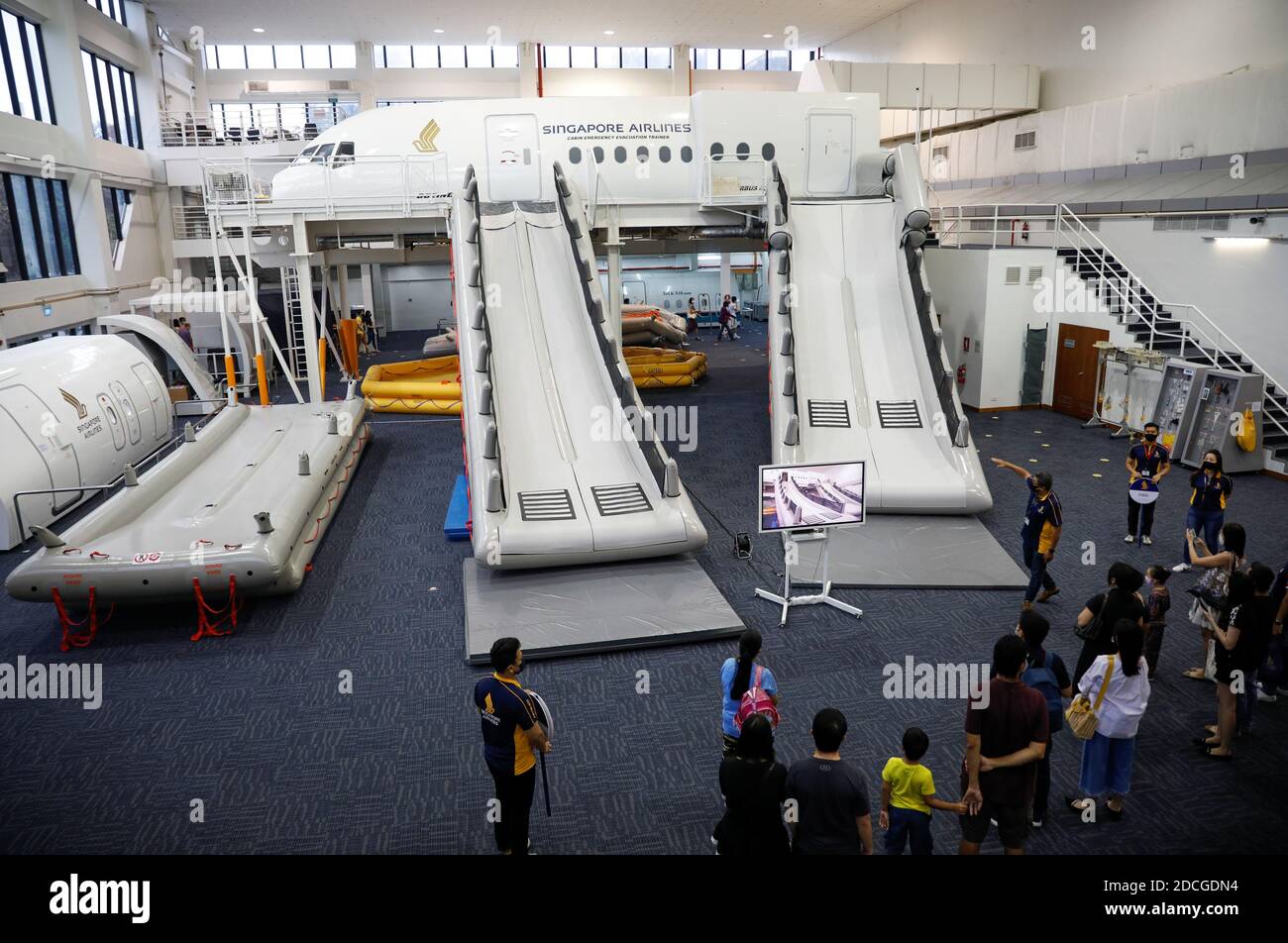 Aircraft evacuation slides hi-res stock photography and images - Alamy