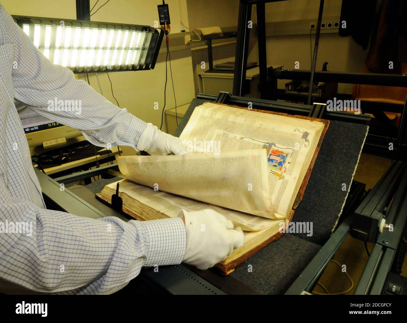 digitalization of books, the scanning of books with a book scanner ...