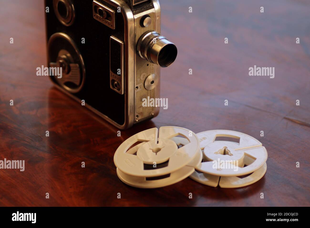 Vintage movie camera table hi-res stock photography and images - Alamy