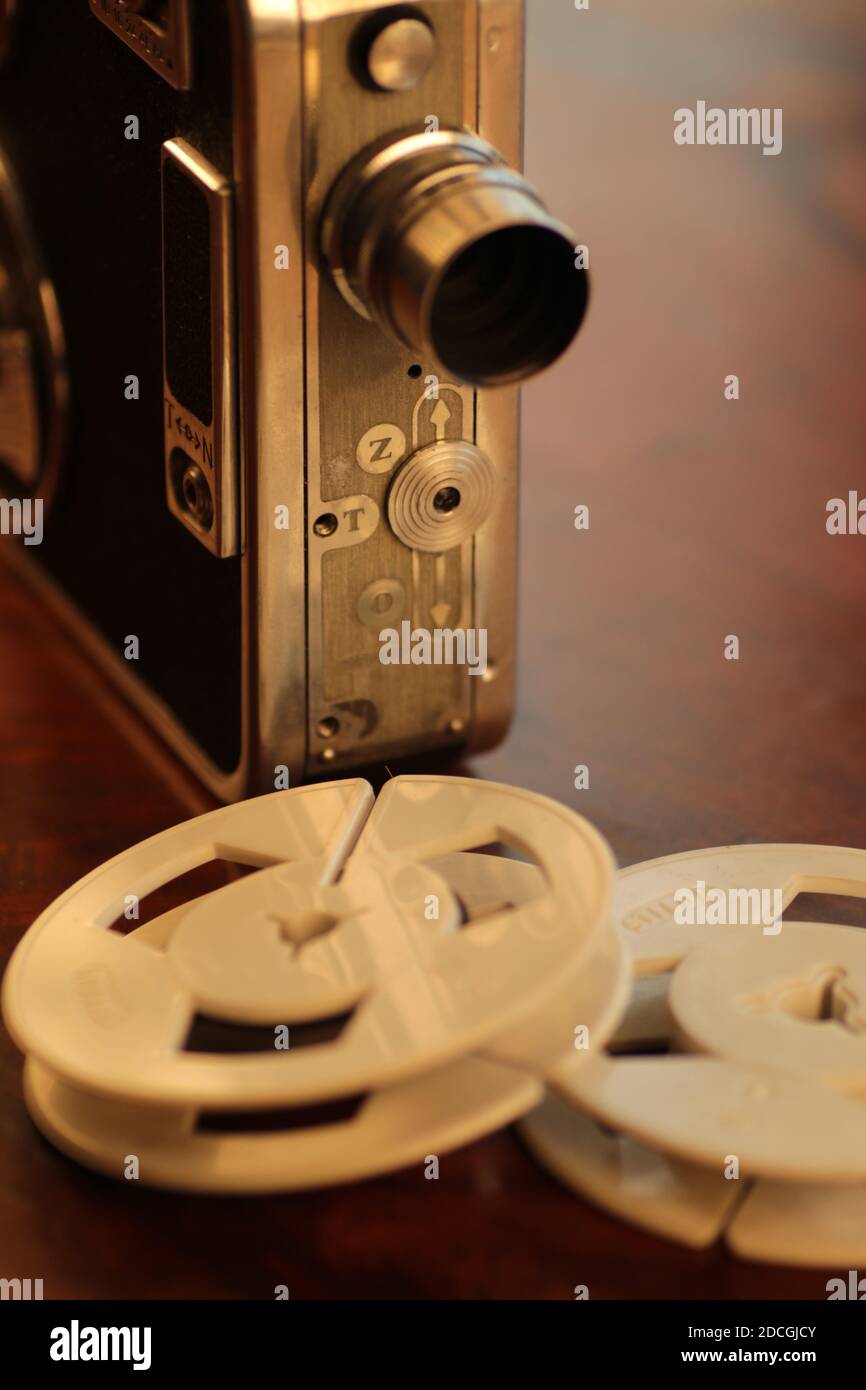 Vintage movie camera table hi-res stock photography and images - Alamy