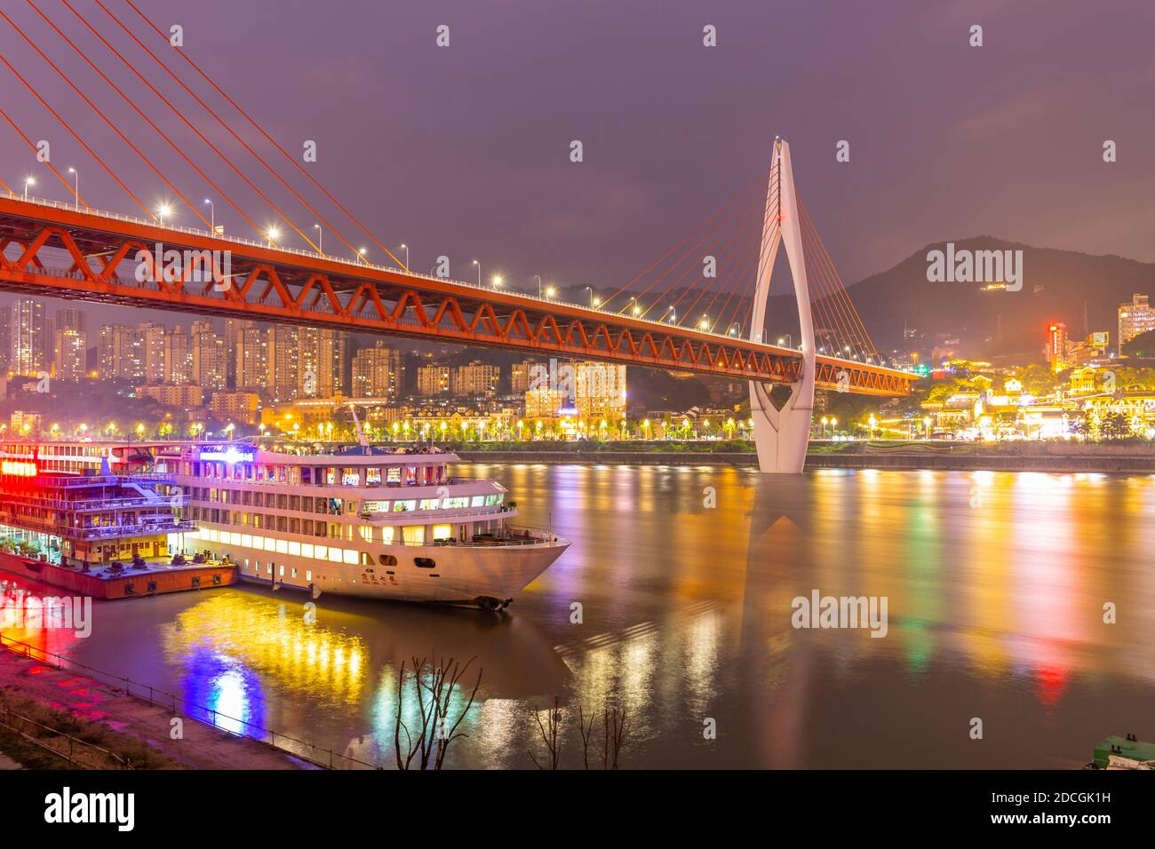 Chongqing yangtze river bridge hi-res stock photography and images - Alamy