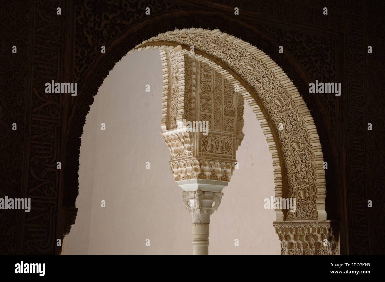 Column and arch decorated with Arabesque pattern in the Alhambra ...