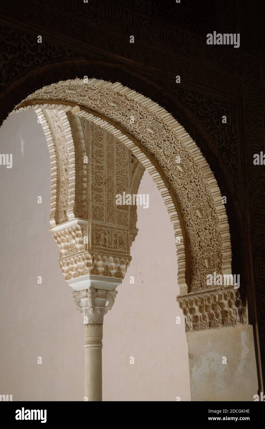 Column and arch decorated with Arabesque pattern in the Alhambra ...
