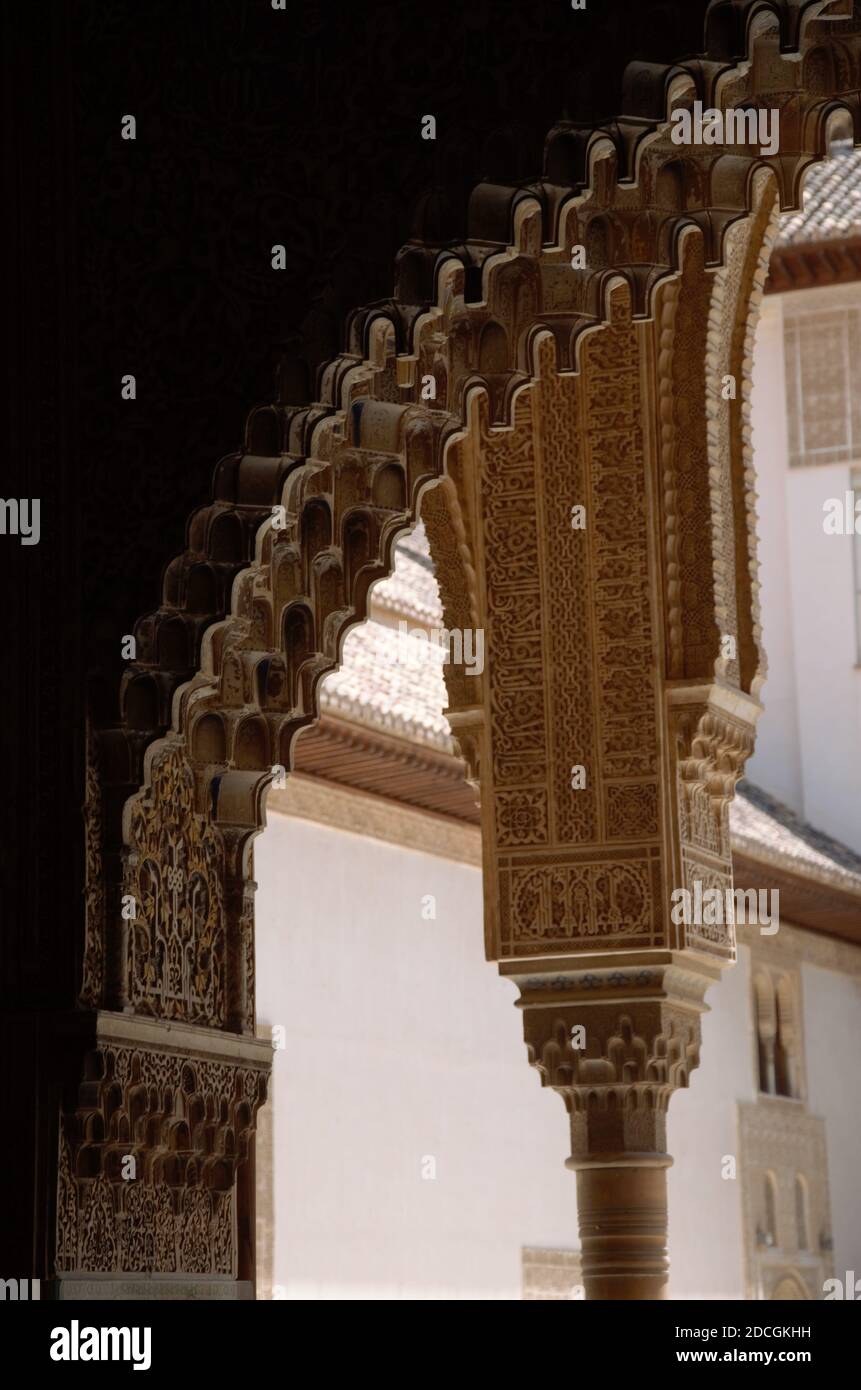 Column and arch decorated with Arabesque pattern in the Alhambra ...