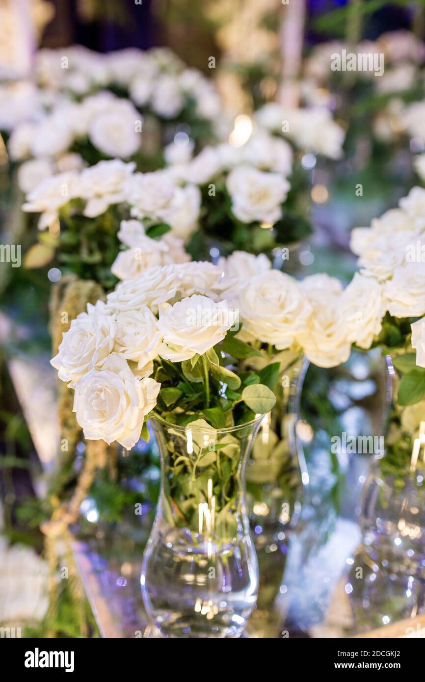 White rose restaurant hi-res stock photography and images - Alamy