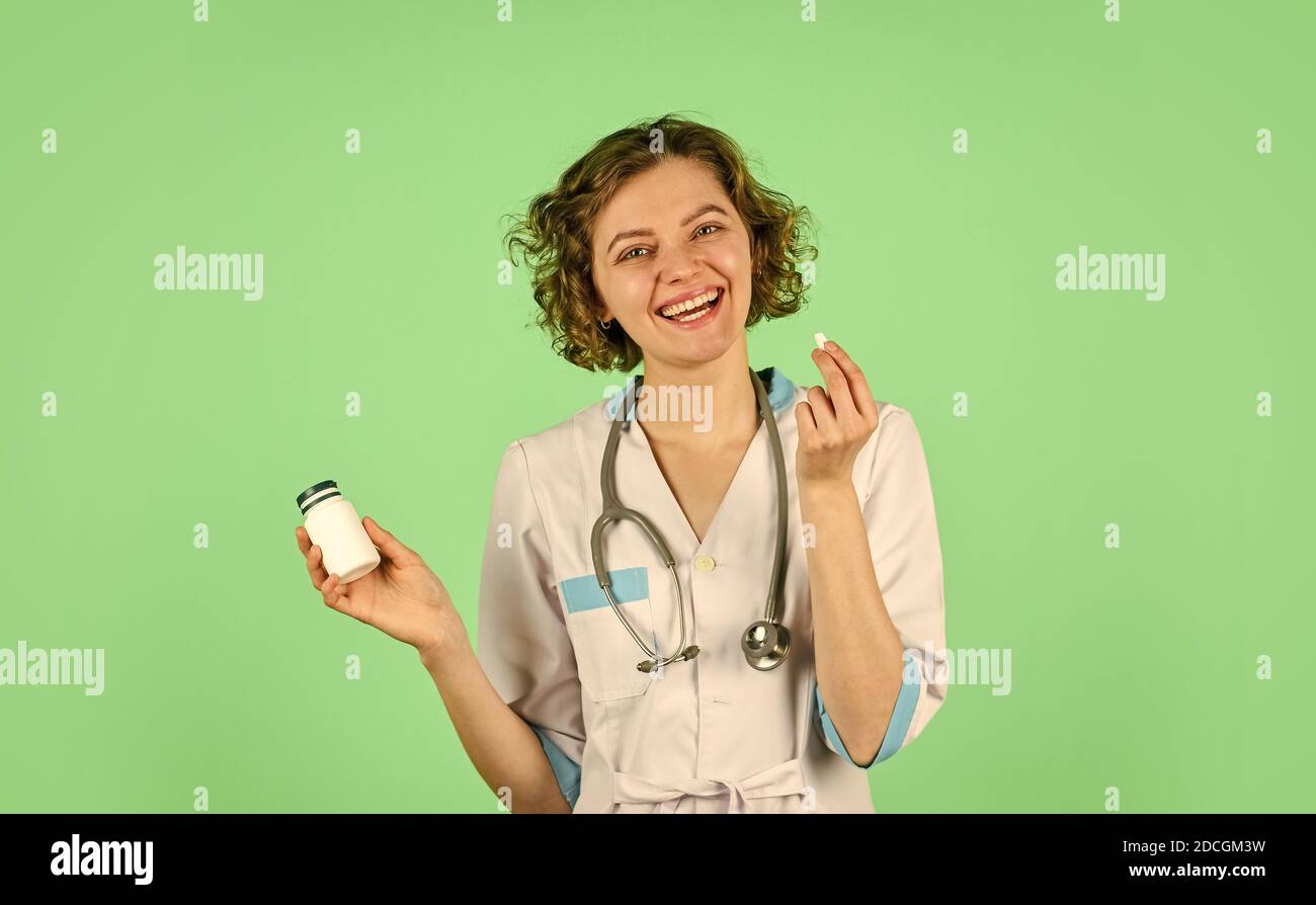 Doctor prescribing medicines instruction hi-res stock photography and ...