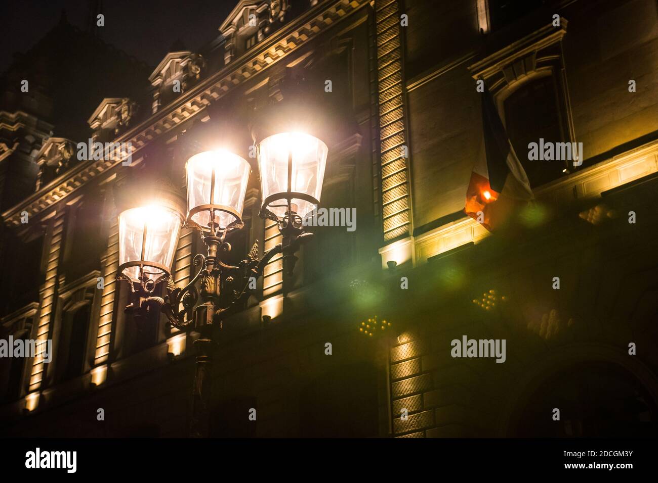 Parisian light pole hi-res stock photography and images - Alamy