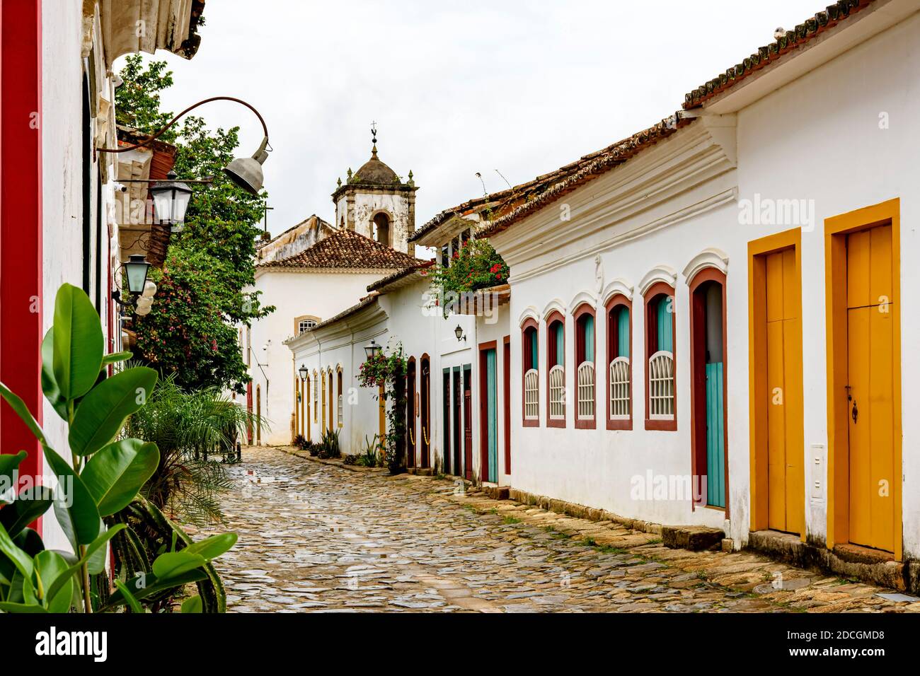 Old colonial street background hi-res stock photography and images - Alamy