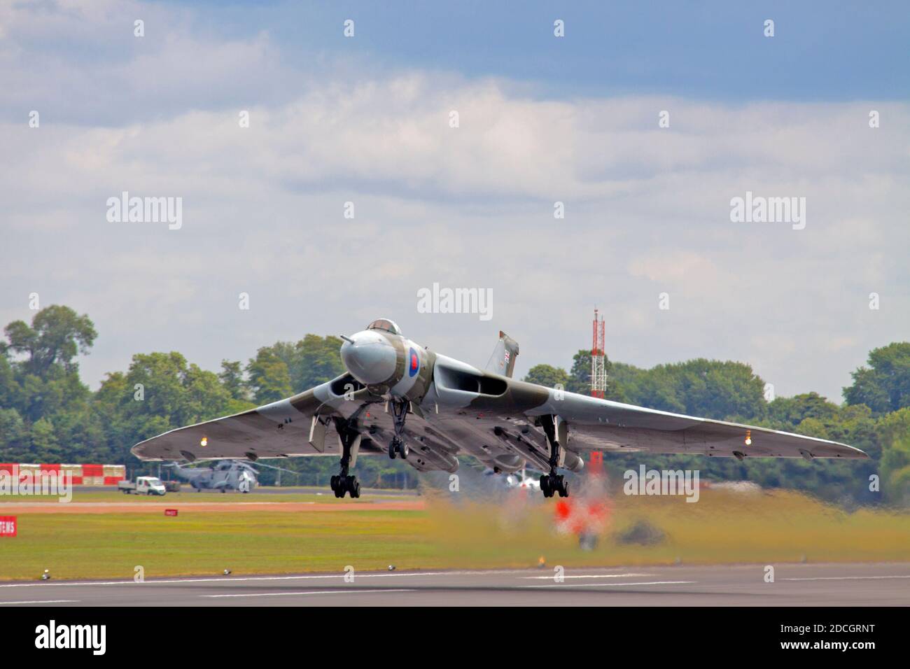 Former Royal Air Force Avro Vulcan B2 serial number XH558 taking off ...