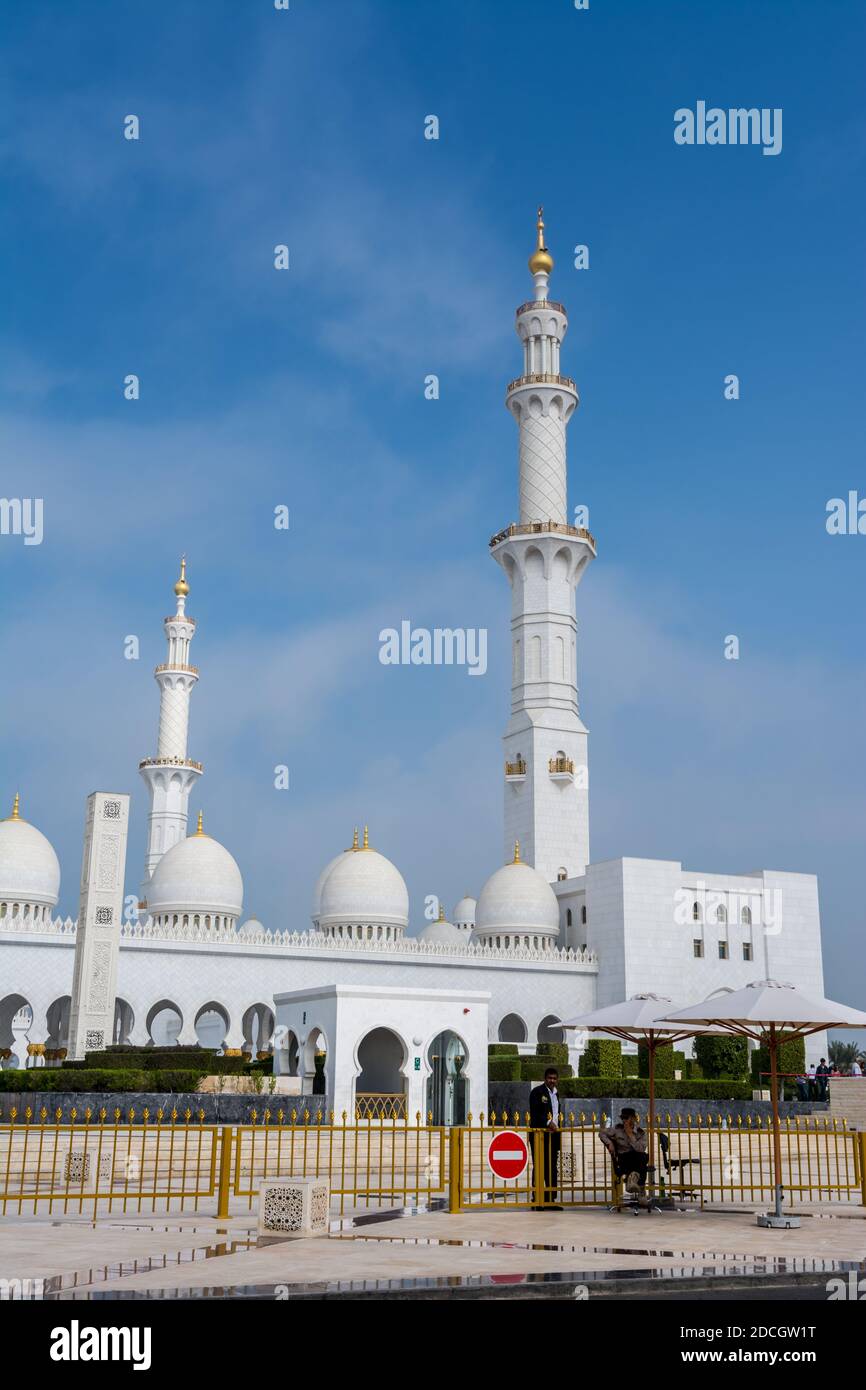 White Minaret of Grand Mosque against blue sky, also called Sheikh ...