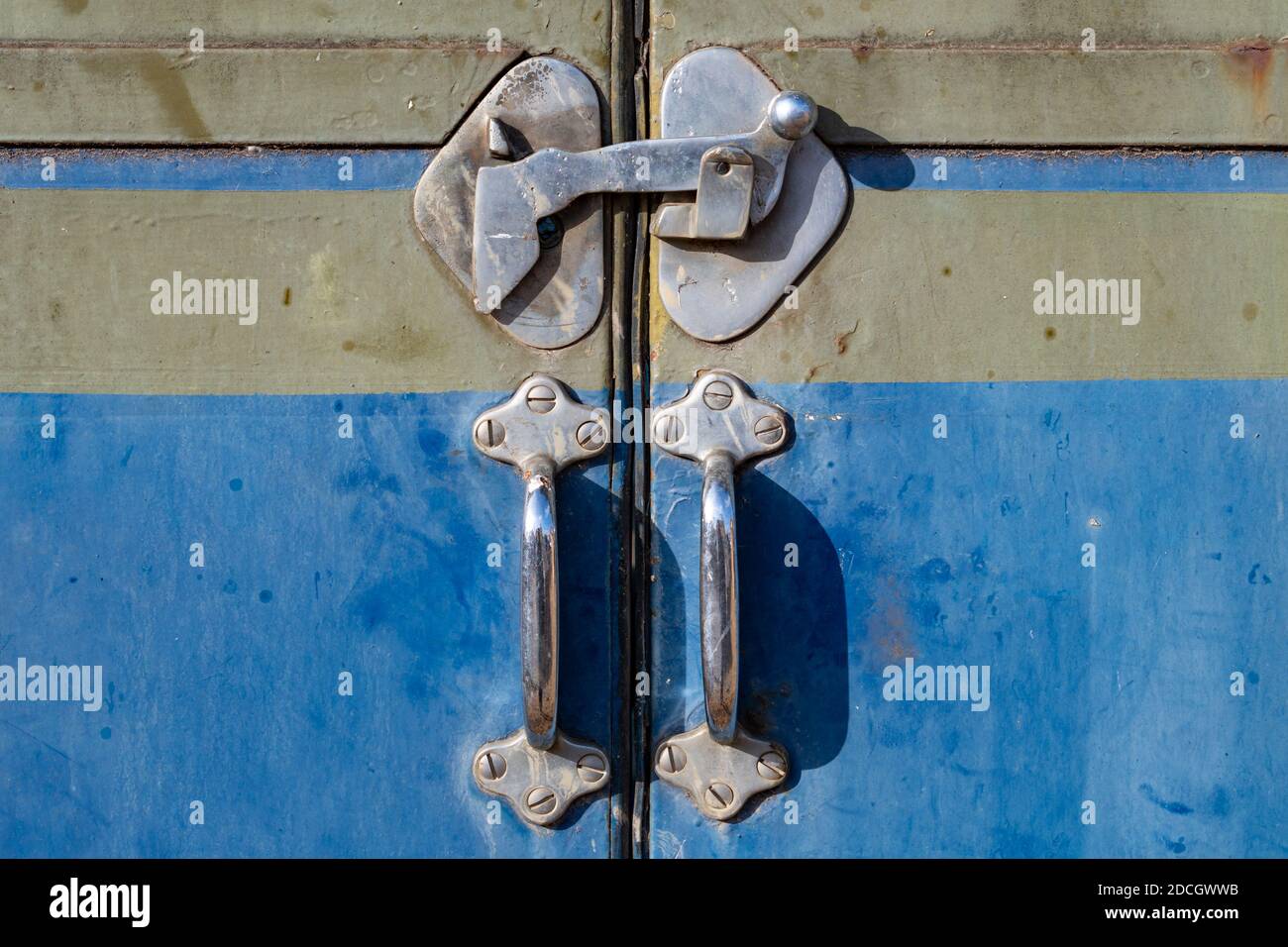 Open train door handle hi-res stock photography and images - Alamy