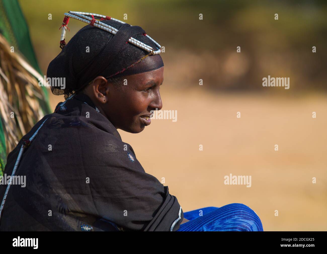 African traditional headwear tribal hi-res stock photography and images ...