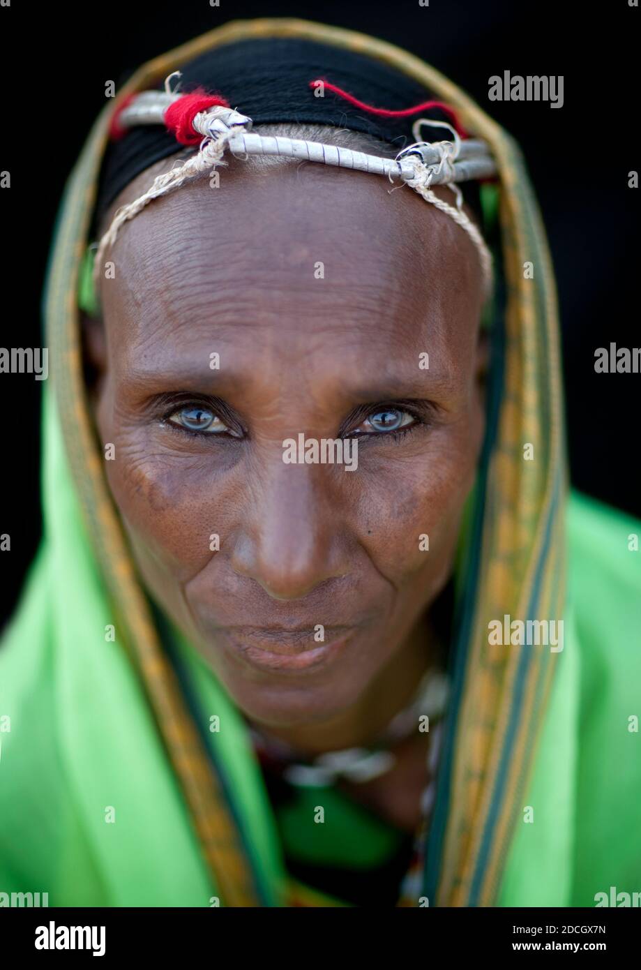 Portrait of a Gabra tribe woman wearing the traditional headwear ...
