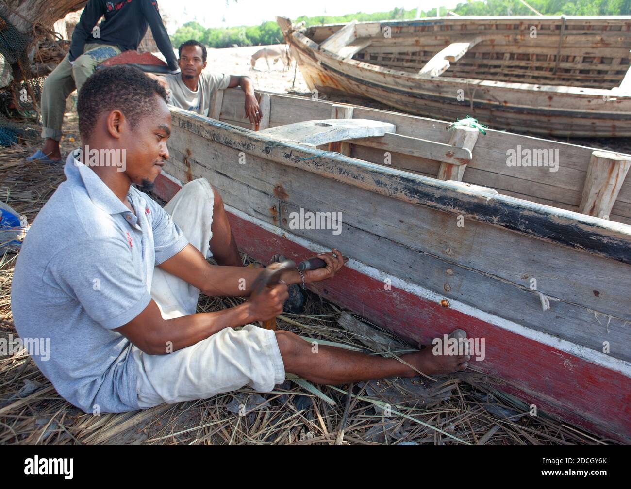 Dhow repair hi-res stock photography and images - Alamy