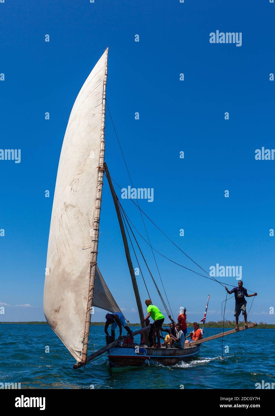 Kenya lamu traditional sailing boats hi-res stock photography and ...