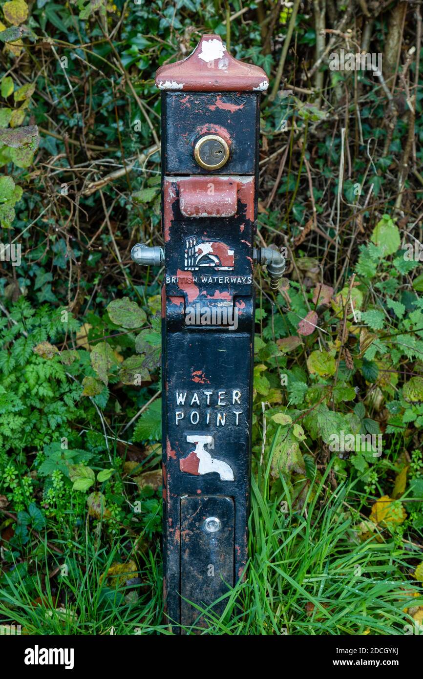 Narrowboats hi-res stock photography and images - Alamy