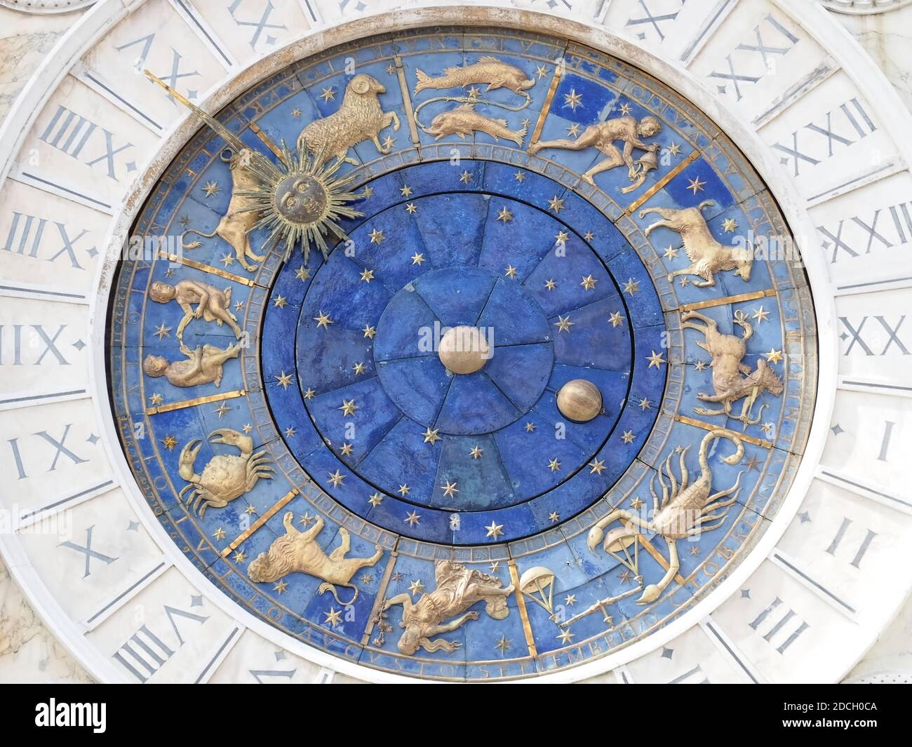 Ancient sundial clock face hi-res stock photography and images - Alamy