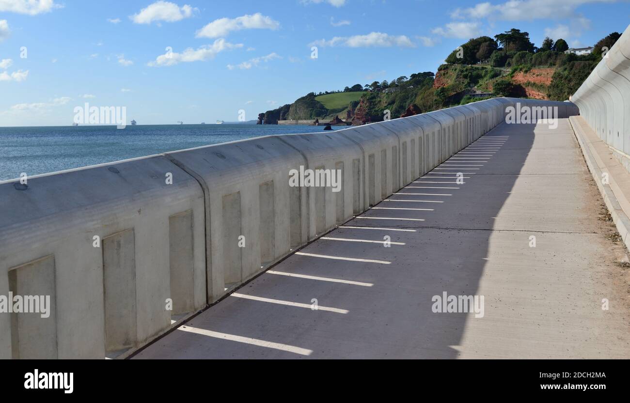 Recurve sea wall hi-res stock photography and images - Alamy