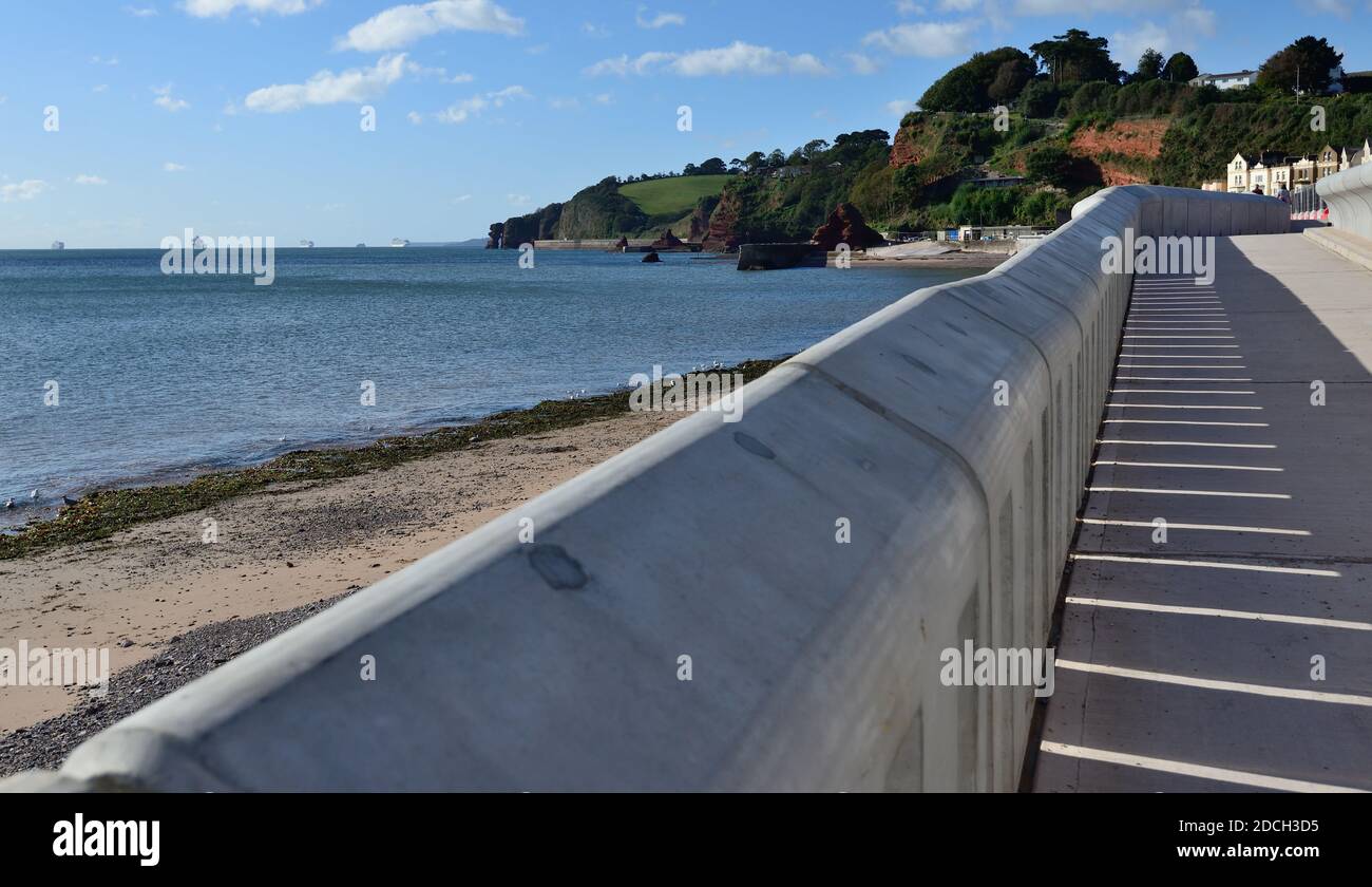 Recurve sea wall hi-res stock photography and images - Alamy