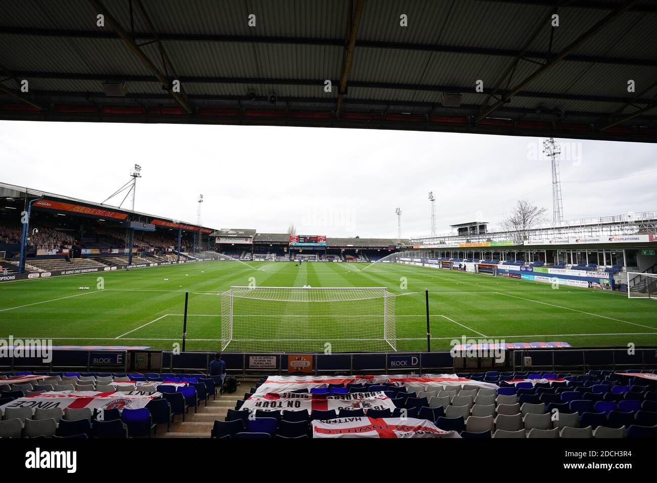 Kenilworth road ground general view hi-res stock photography and images ...