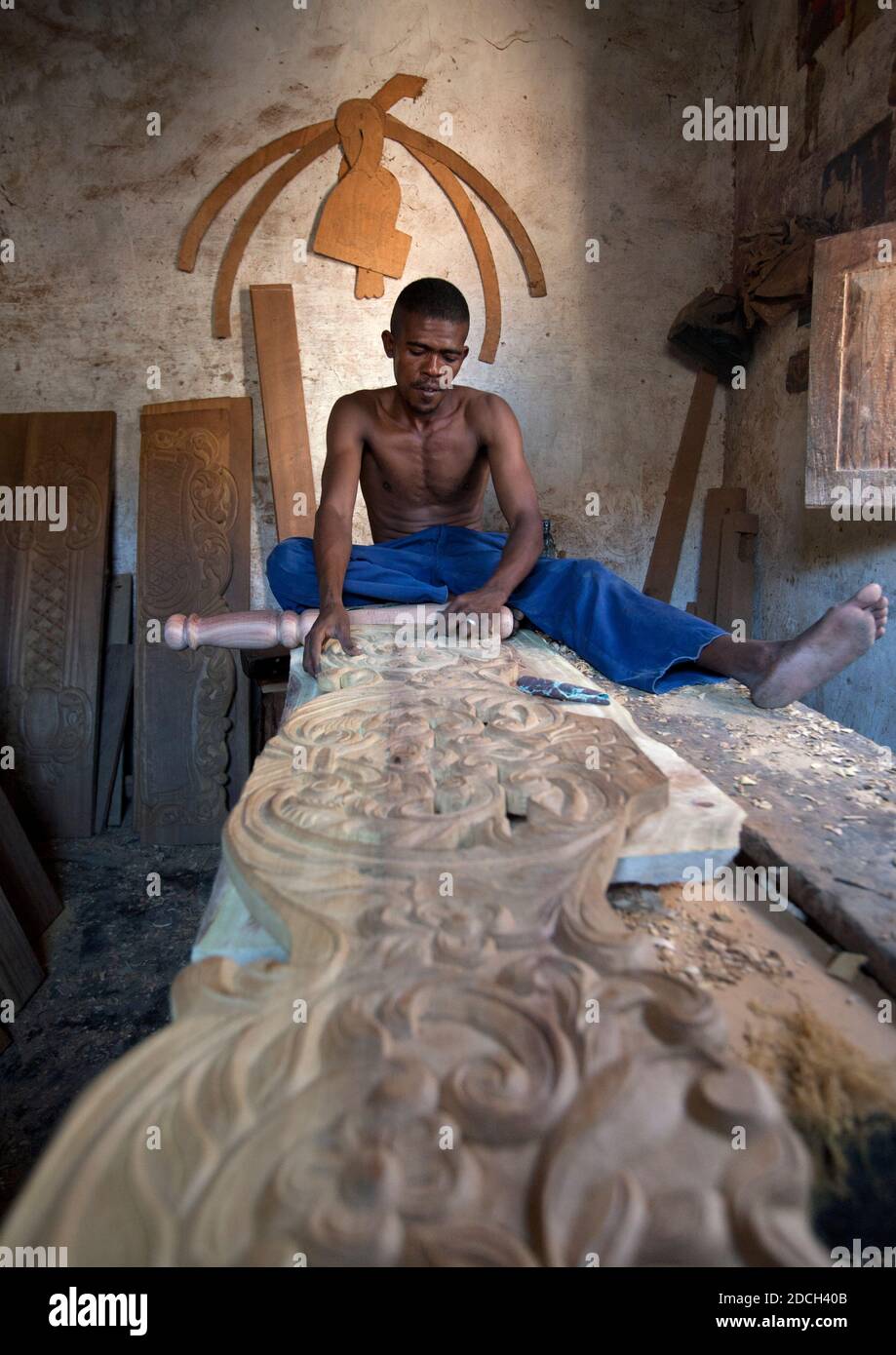 Carpentry workshop man africa hi-res stock photography and images - Alamy
