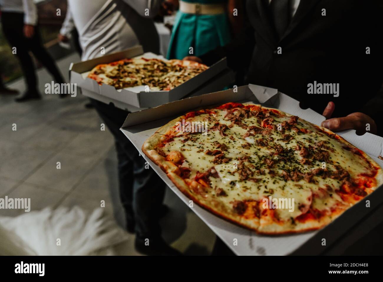 Handing out food restaurant hi-res stock photography and images - Alamy