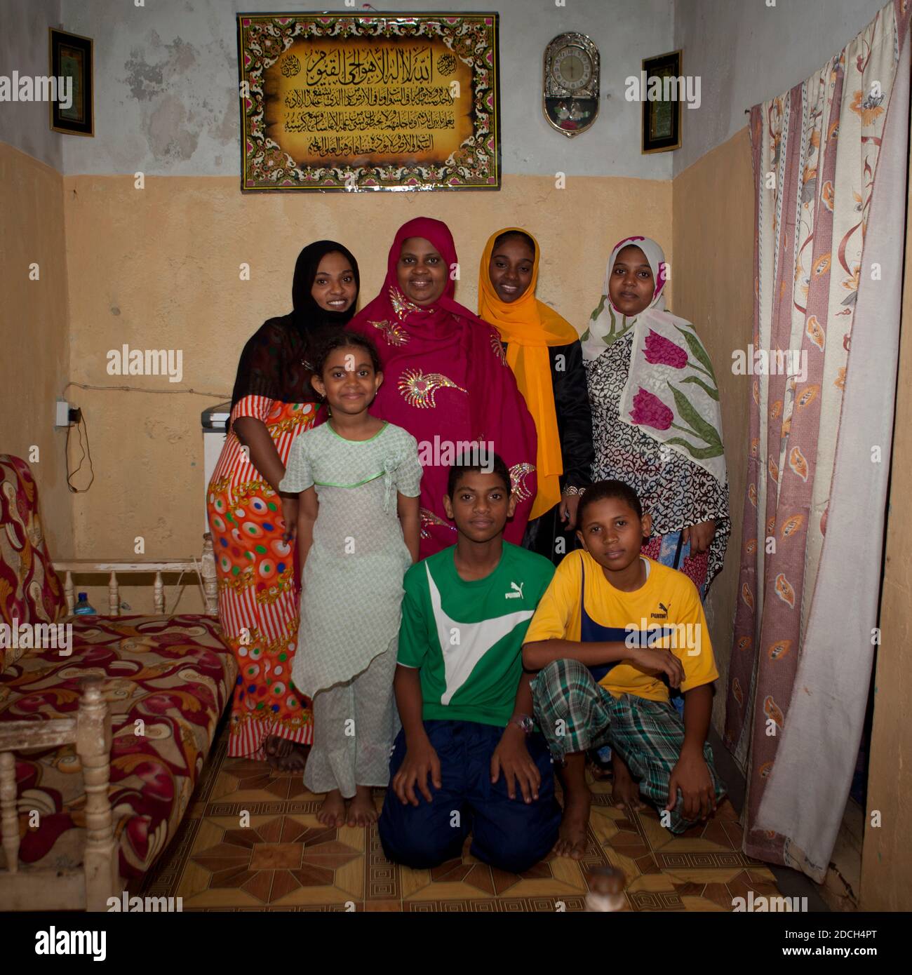 Family portrait muslim room hi-res stock photography and images - Alamy