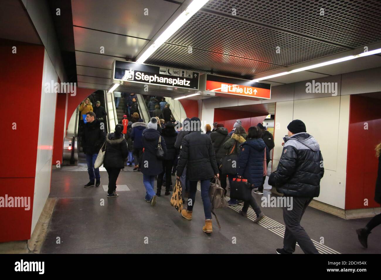 Vienna subway hi-res stock photography and images - Alamy