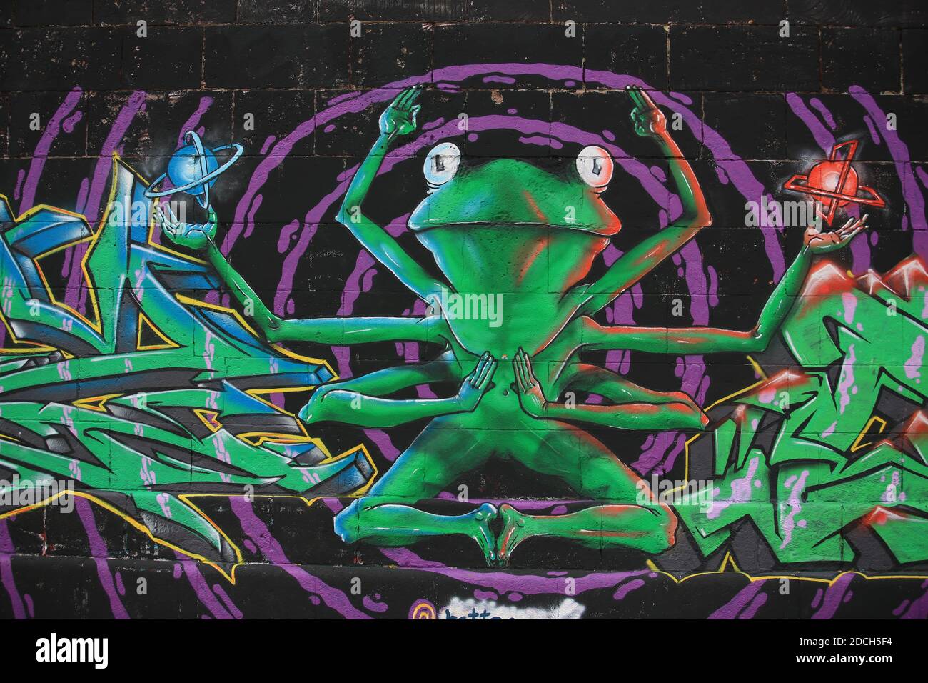 frog grafftit wall Stock Photo - Alamy
