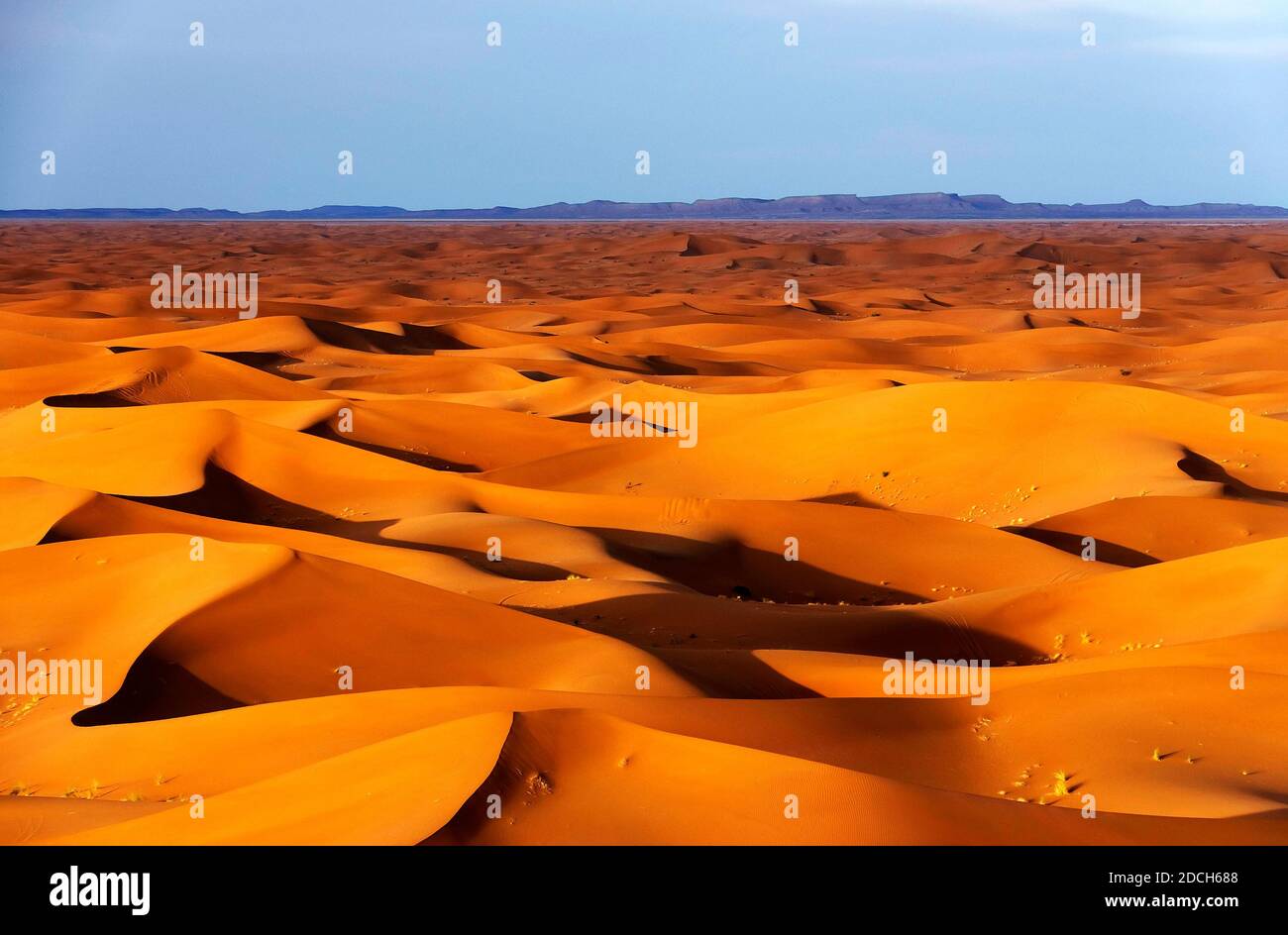 Sand dunes in Sahara Desert, Africa Stock Photo - Alamy