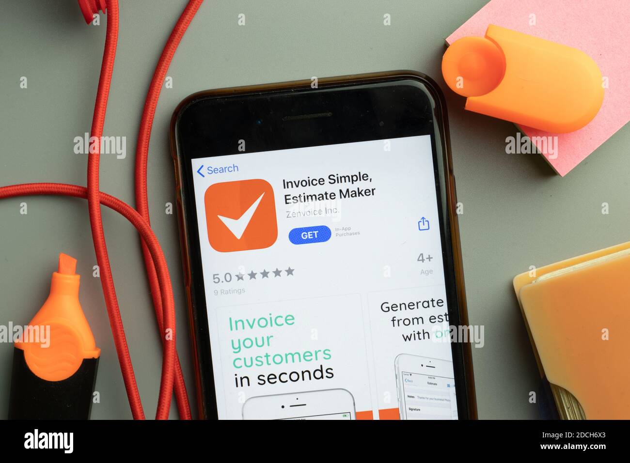 New York, United States - 7 November 2020: Invoice Simple Estimate ...