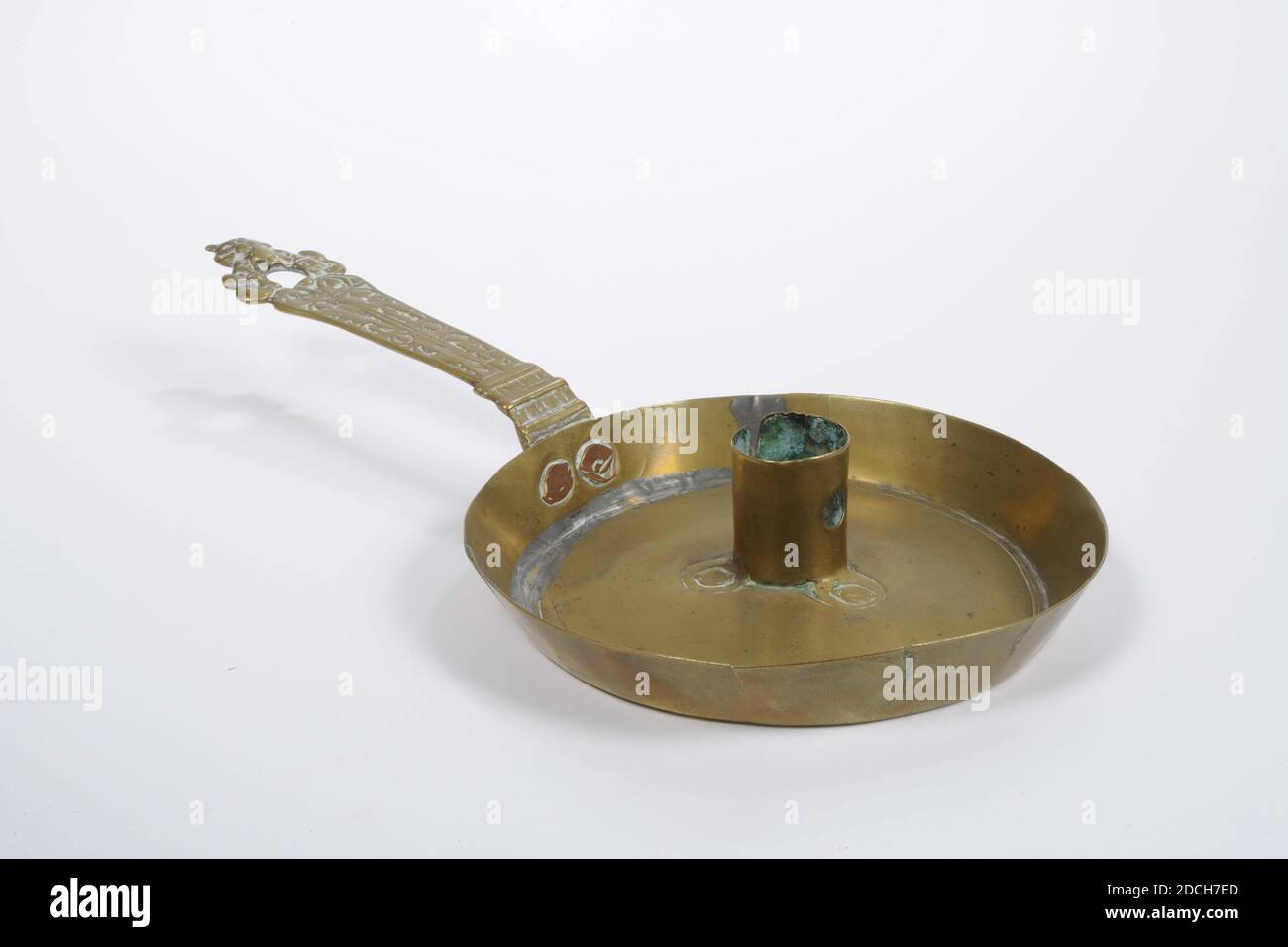 sconce, Anonymous, 17th century, Brass sconce, with cylindrical candle ...