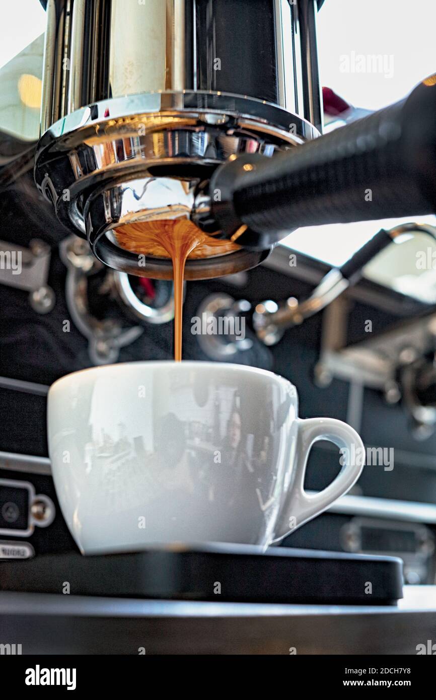 Open portafilter hi-res stock photography and images - Alamy