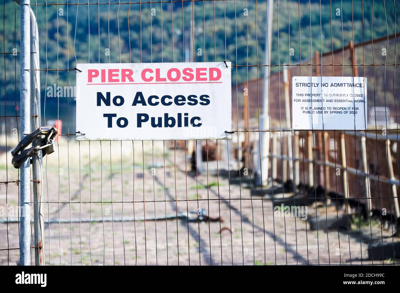 Pier closed no access to public sign Stock Photo - Alamy