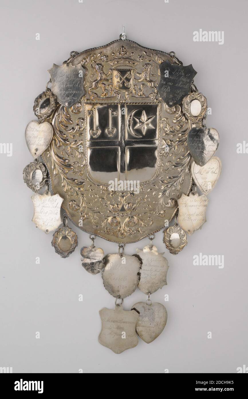 Blazon hang seventeen shields hi-res stock photography and images - Alamy