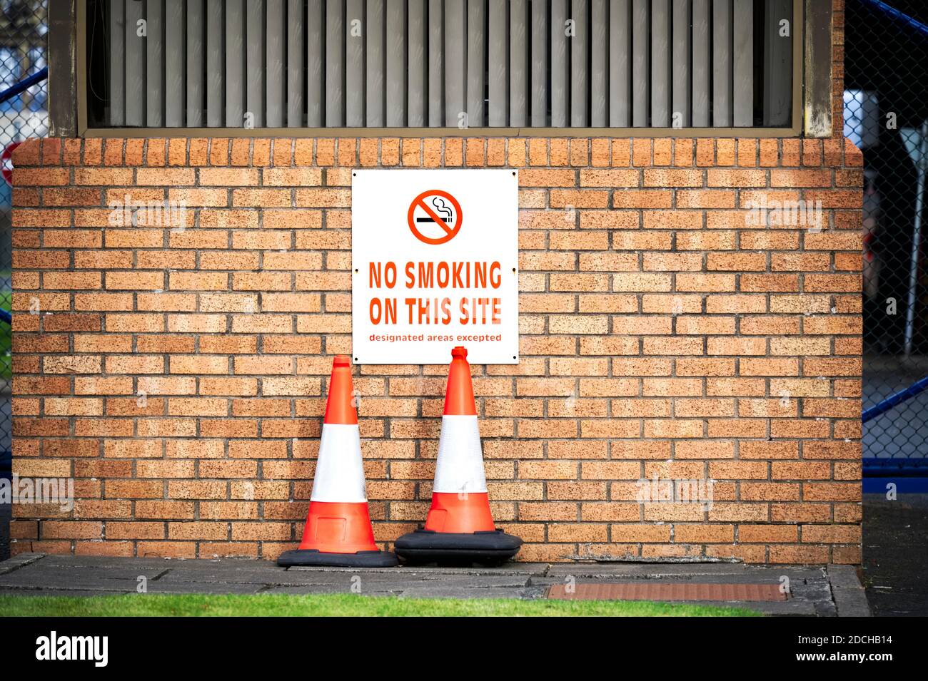 No smoking allowed sign at construction site entrance Stock Photo - Alamy