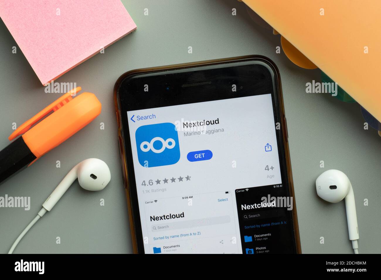 App store logo hi-res stock photography and images - Alamy