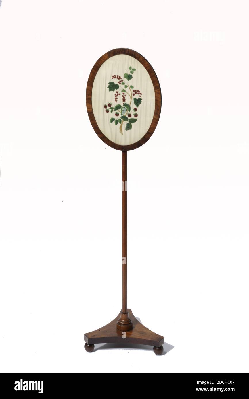 Oval fireplace screen hi-res stock photography and images - Alamy