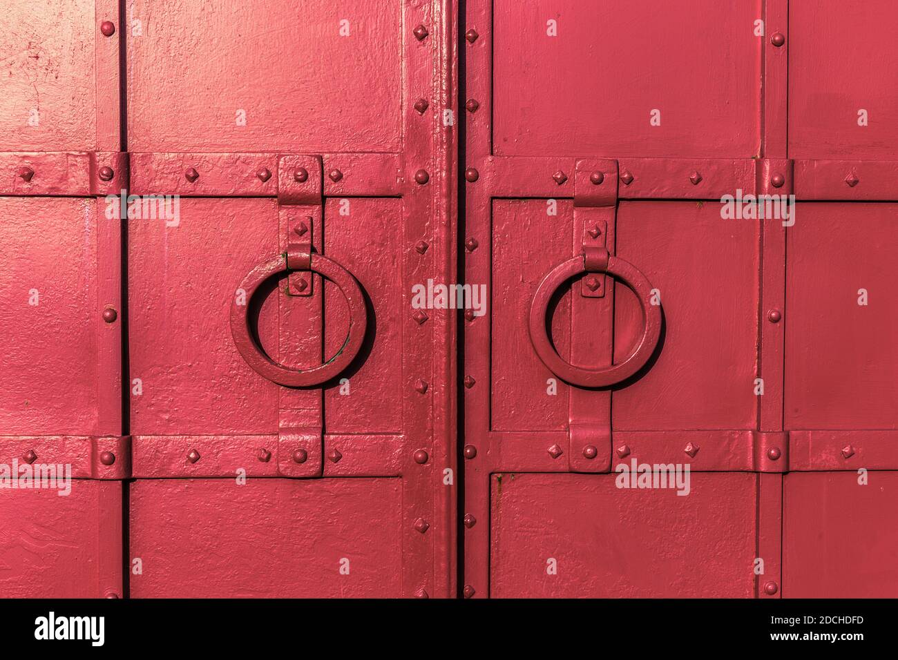 Riveted medieval metal door hi-res stock photography and images - Alamy