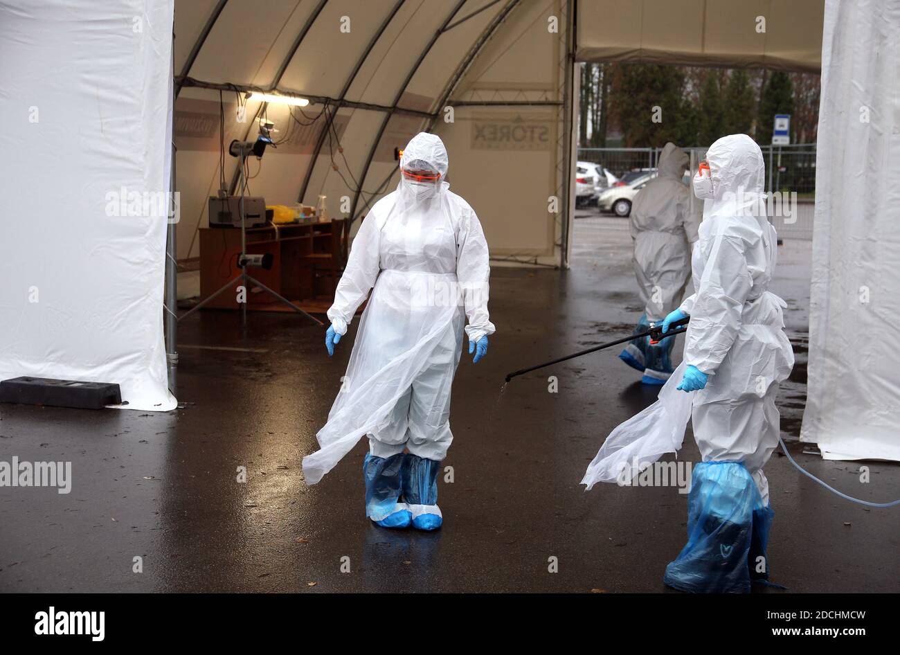 Mobile covid checkpoint testing hi-res stock photography and images - Alamy