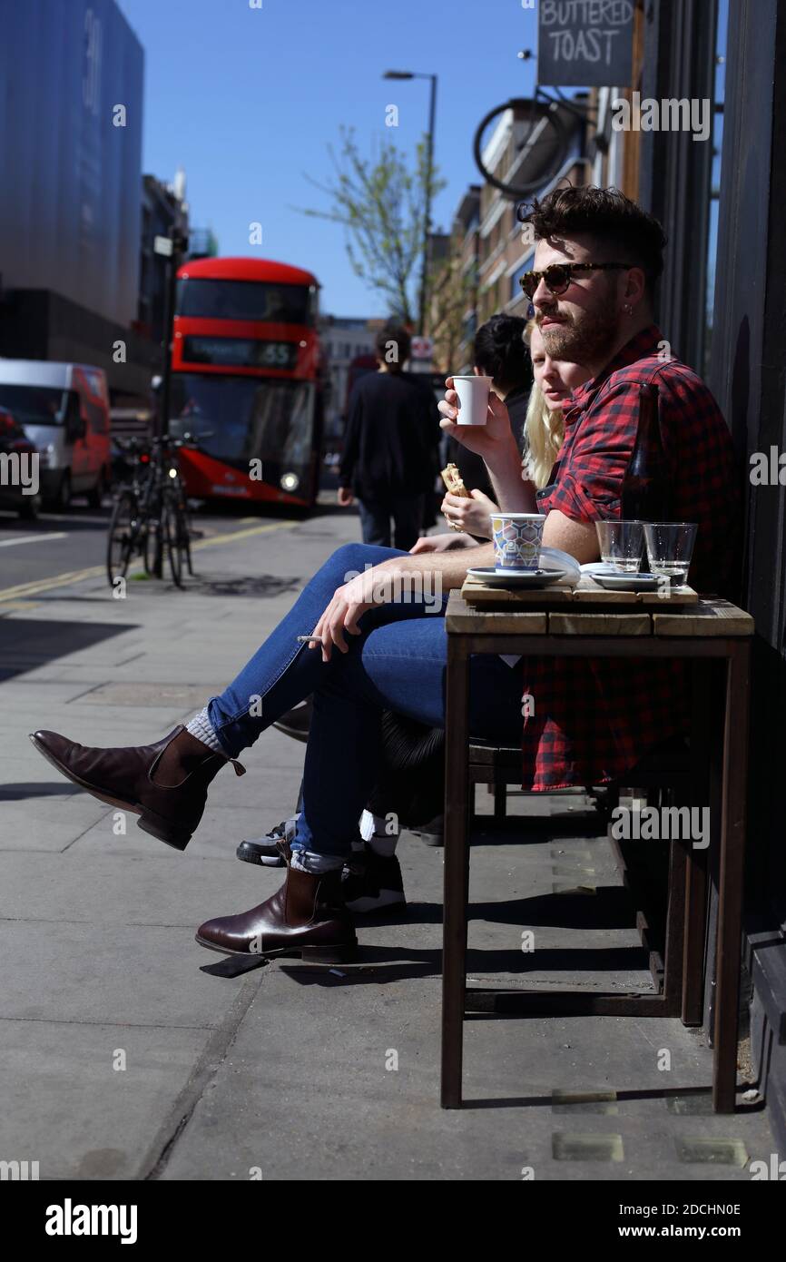 Great Britain / England / London /People drinking coffee outside ...