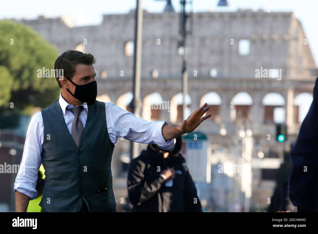 Rome, Italy. 21st Nov, 2020. Actor Tom Cruise greeting his fans and in ...