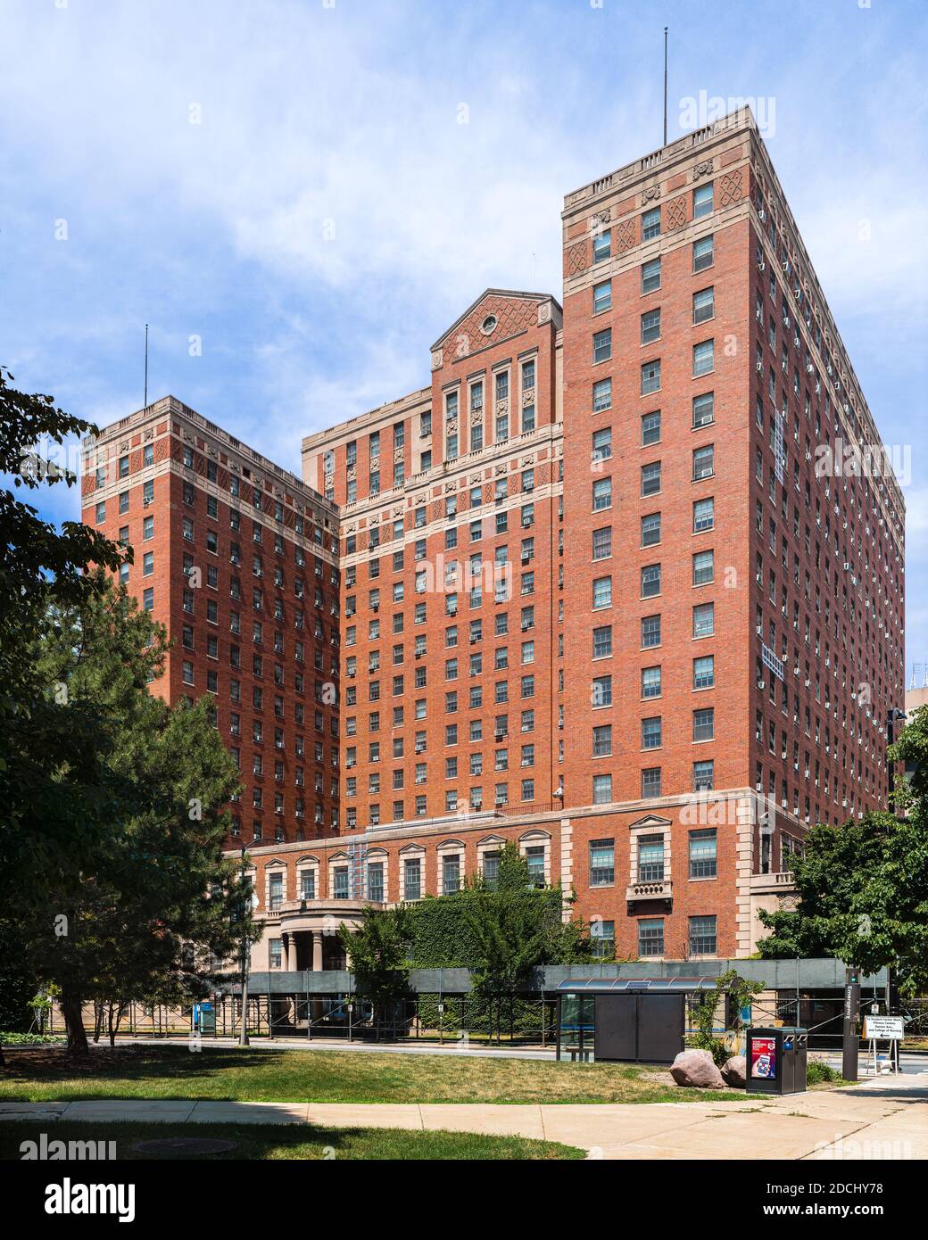 Cook county hospital facade chicago hi-res stock photography and images ...