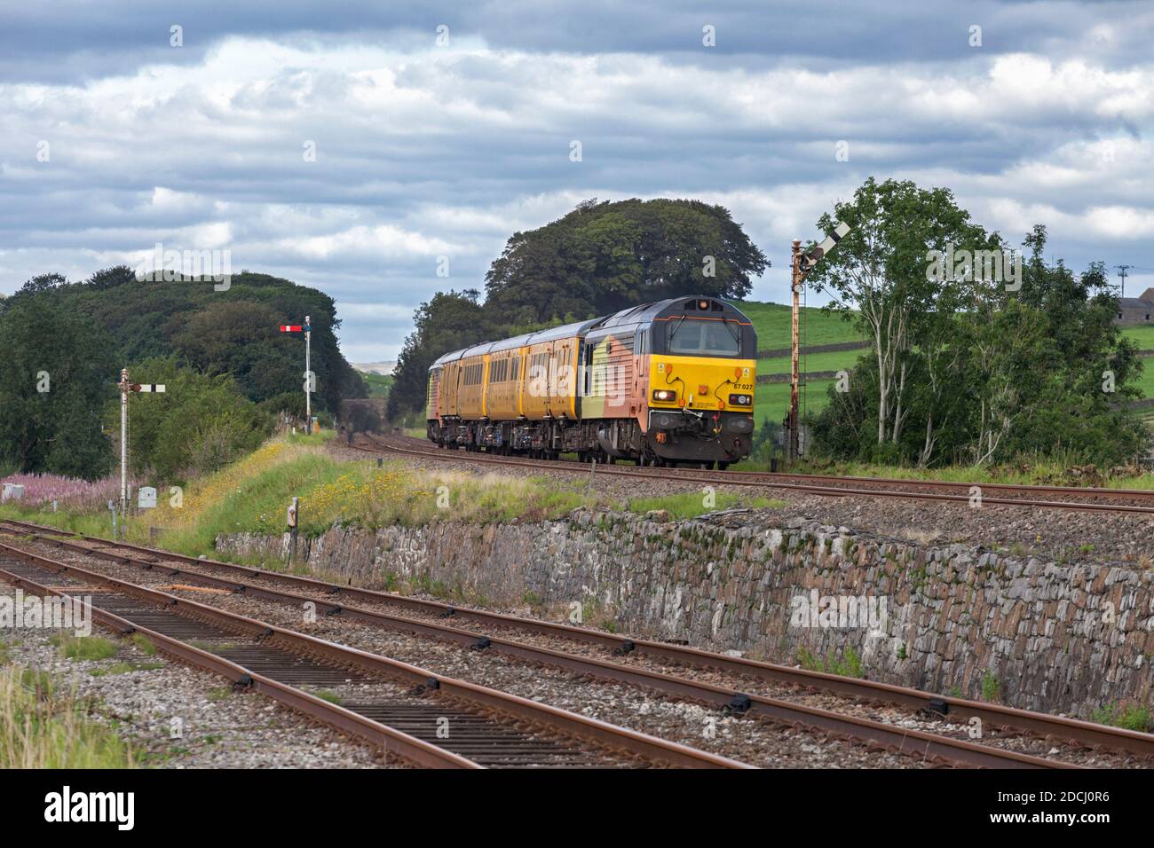 2 Colas Rail Freight class 67 locomotives hauling a Network Rail ...